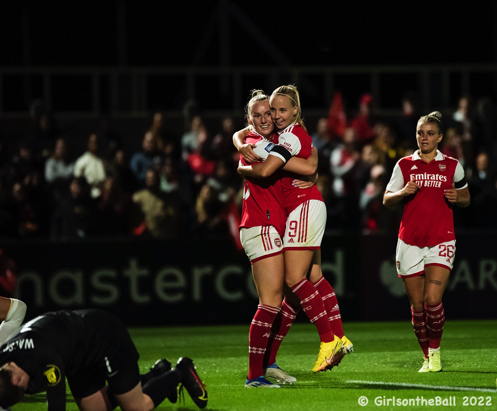 Mead inspires Arsenal against 10-player Brighton | GirlsontheBall