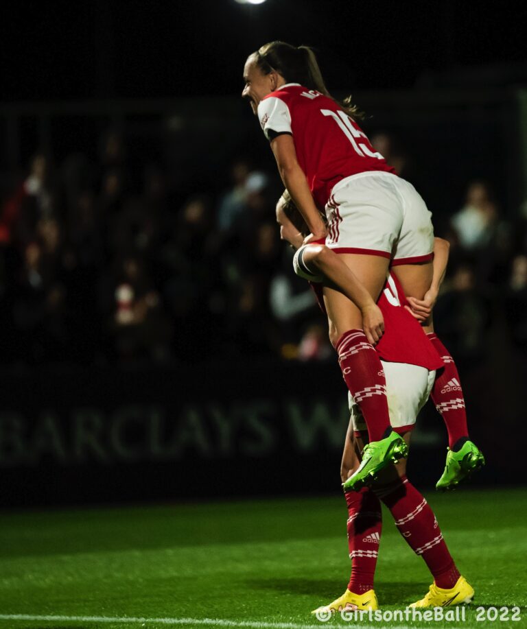 Mead inspires Arsenal against 10-player Brighton | GirlsontheBall